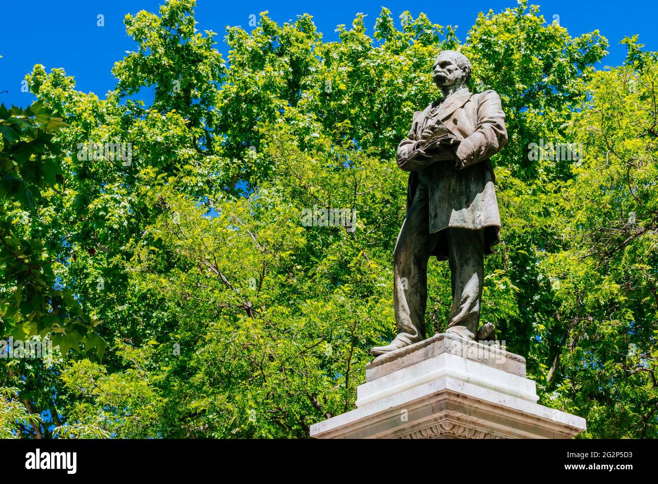 Monument à Claudio Moyano conçu par Agustín Querol et situé dans la rue ...