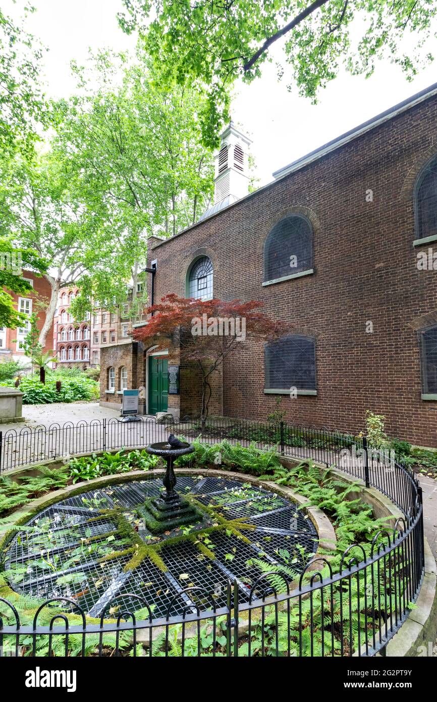 LONDON ENGLAND POSTMAN'S PARK ST. ÉGLISE ALDERSGATE DE BOTOLPH ET ...