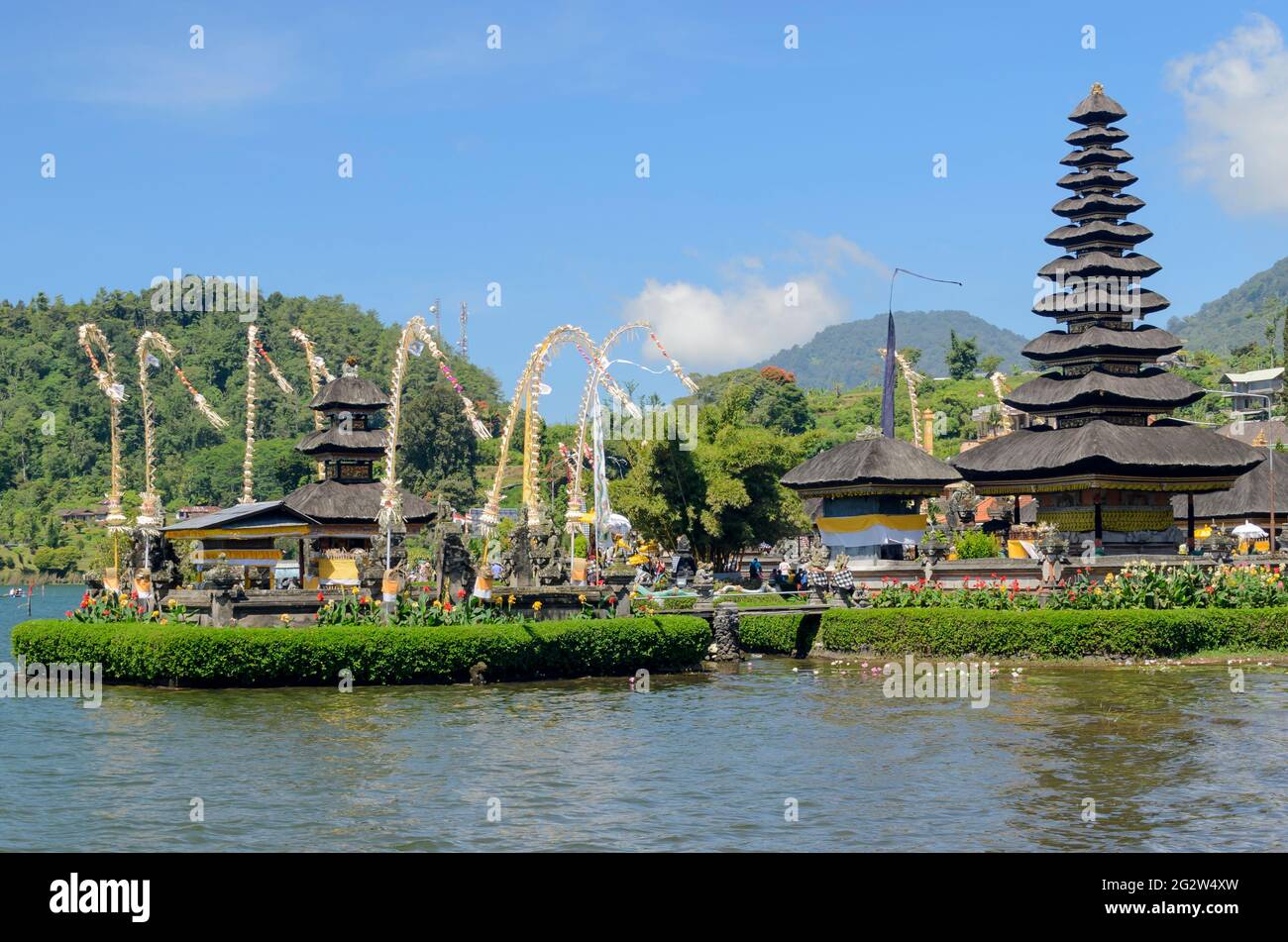 Lingga petak temple à Pura Ulu Danu sur le lac Bratan, Bali, Indonésie. Ce temple au bord du lac ...