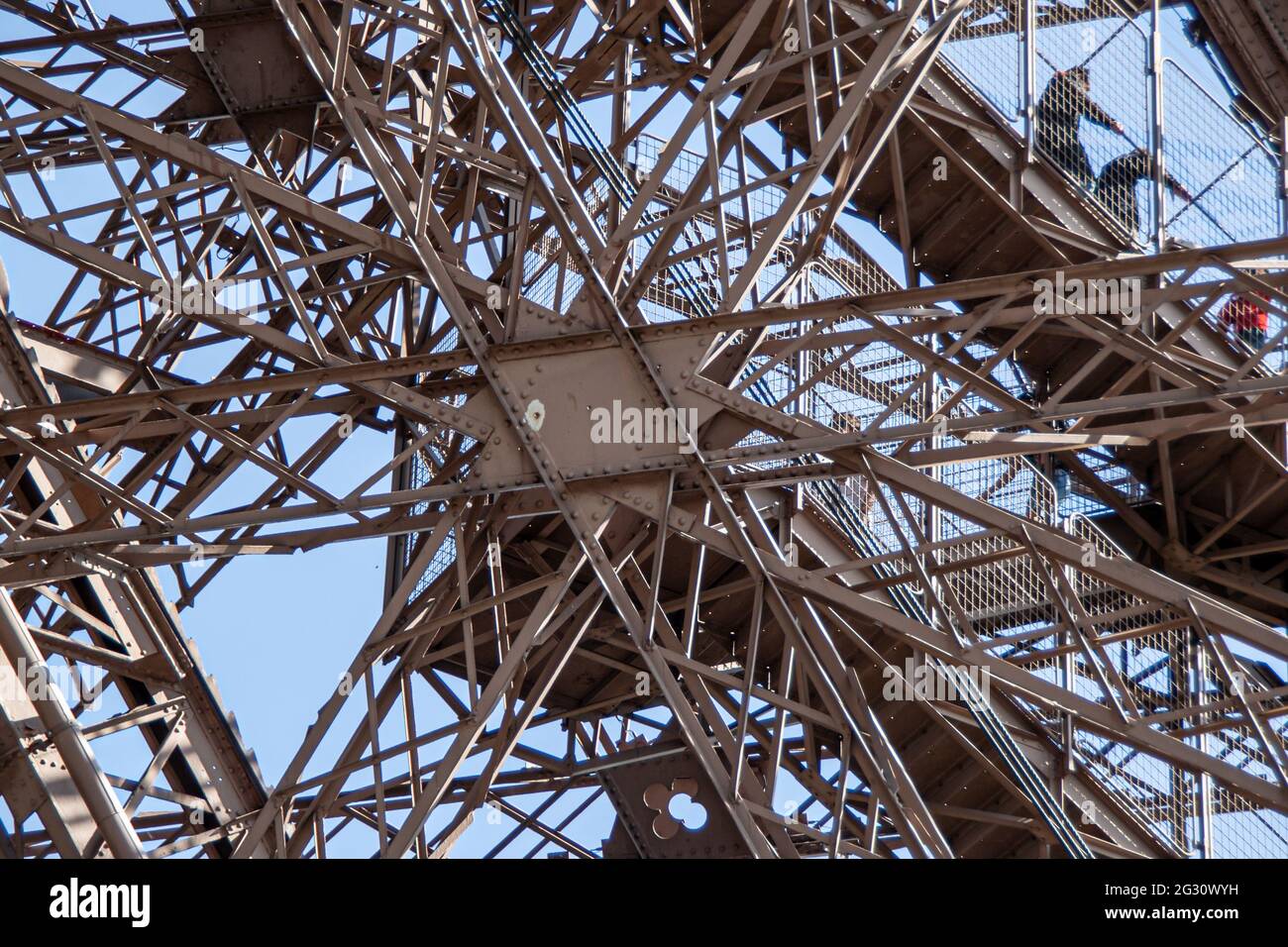 Détail de l'architecture de la Tour Eiffel, structure métallique ...