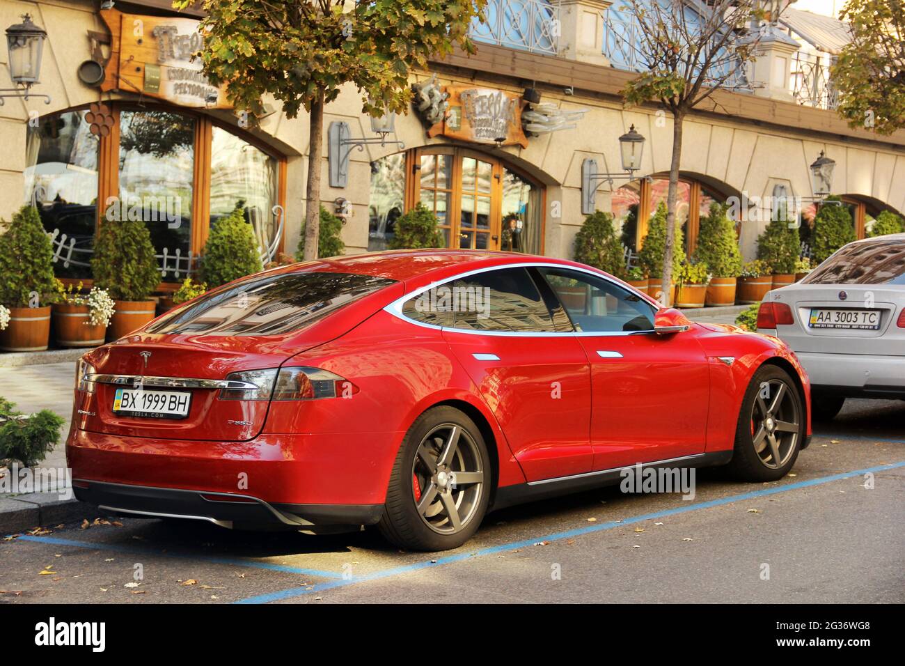 Modèle tesla rouge Banque de photographies et d’images à haute ...