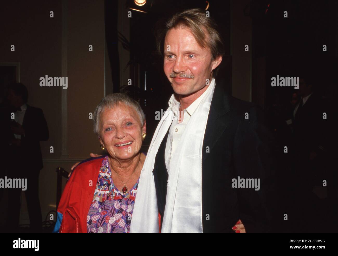 Jon Voight et la mère Barbara Voight Circa années 80 crédit: Ralph ...