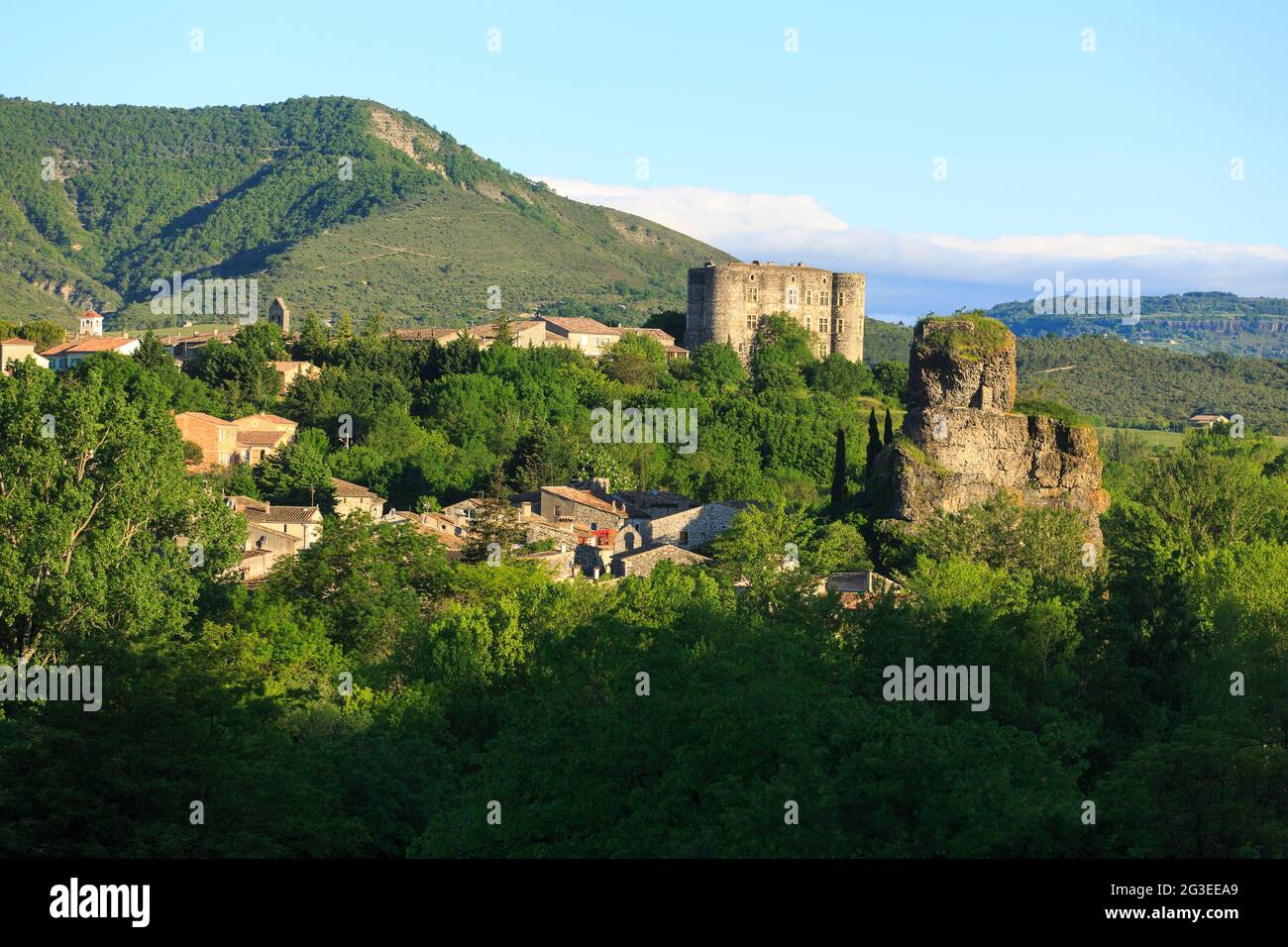 FRANCE. ARDECHE (07) ALBA LA ROMAINE VILLAGE DE CARACTERE (VILLAGE DE ...