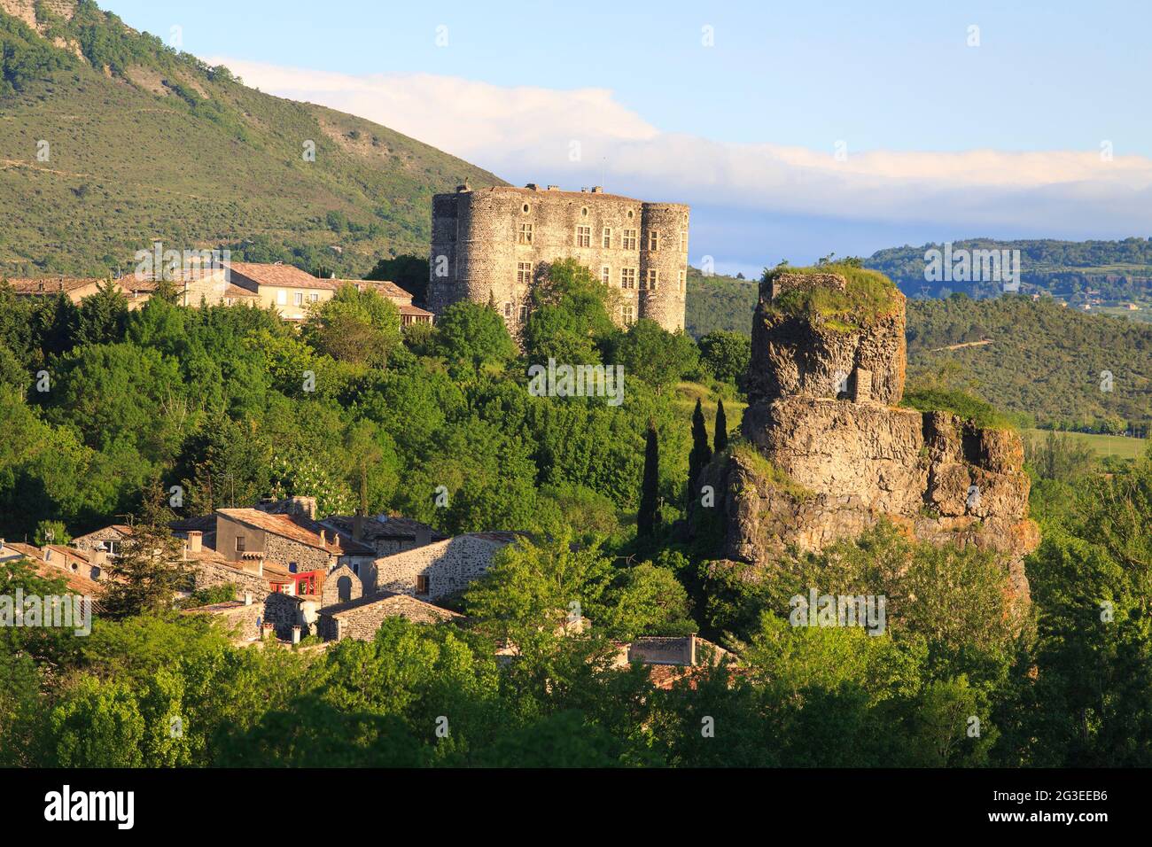 FRANCE. ARDECHE (07) ALBA LA ROMAINE VILLAGE DE CARACTERE (VILLAGE DE ...