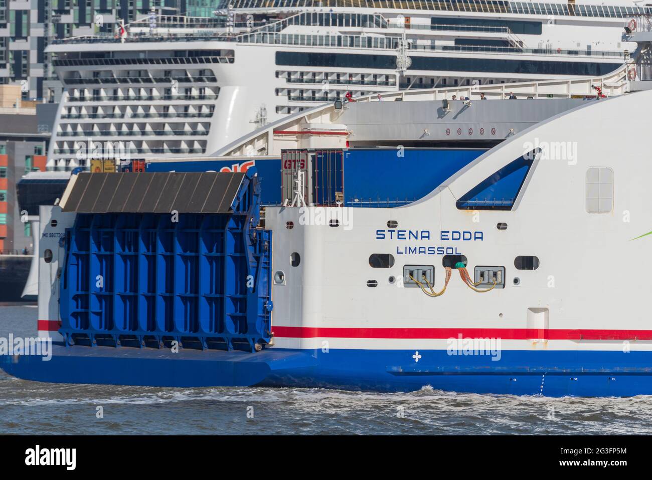Roro ferry Banque de photographies et d’images à haute résolution - Alamy