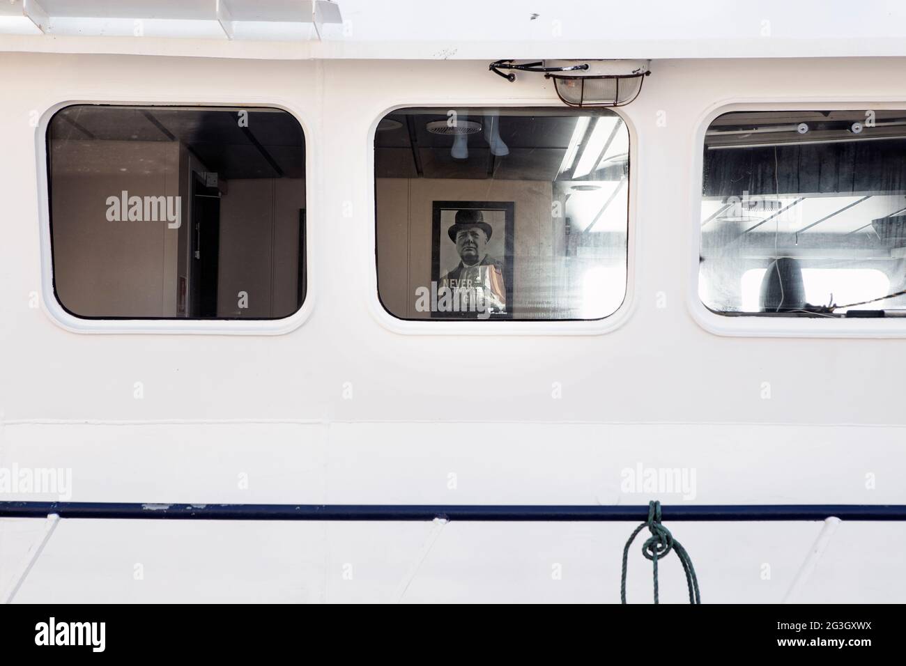 Le trawler Ingenuity Fishing a amarré à Grimsby Fish Dock. Il a un ...