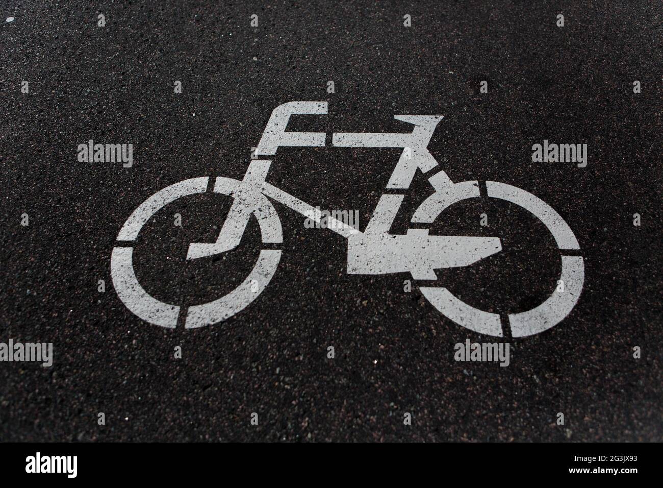 Panneau de signalisation pour vélo sur route Photo Stock - Alamy