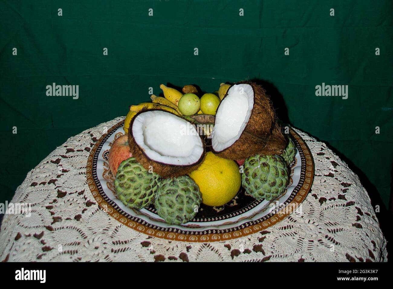 Fruits sur table Banque de photographies et d’images à haute résolution ...