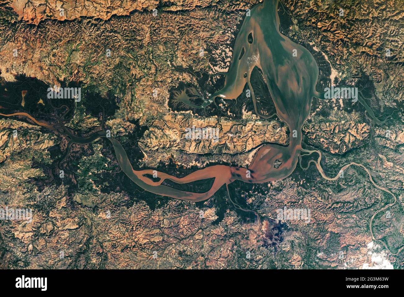 Image satellite de la NASA écosystème estuarien, zones humides de Loza ...