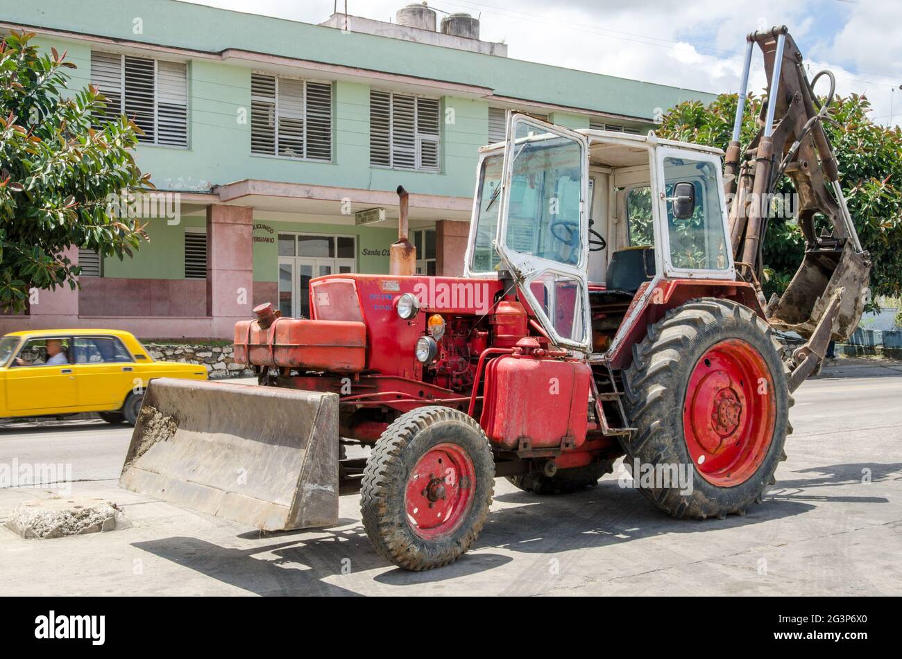 Old russian tractor Banque de photographies et d’images à haute ...