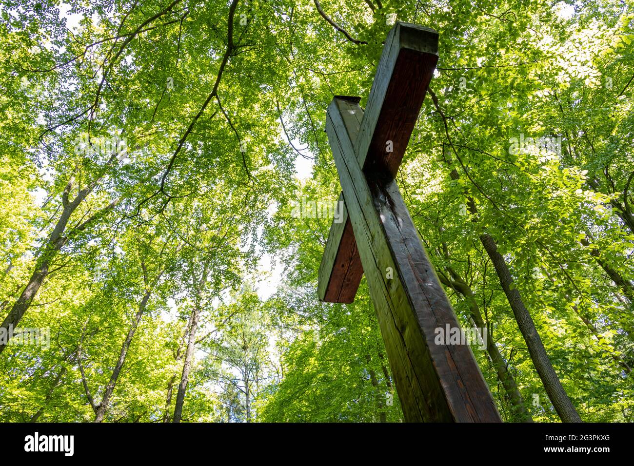 Une grande croix en bois Banque de photographies et d’images à haute ...