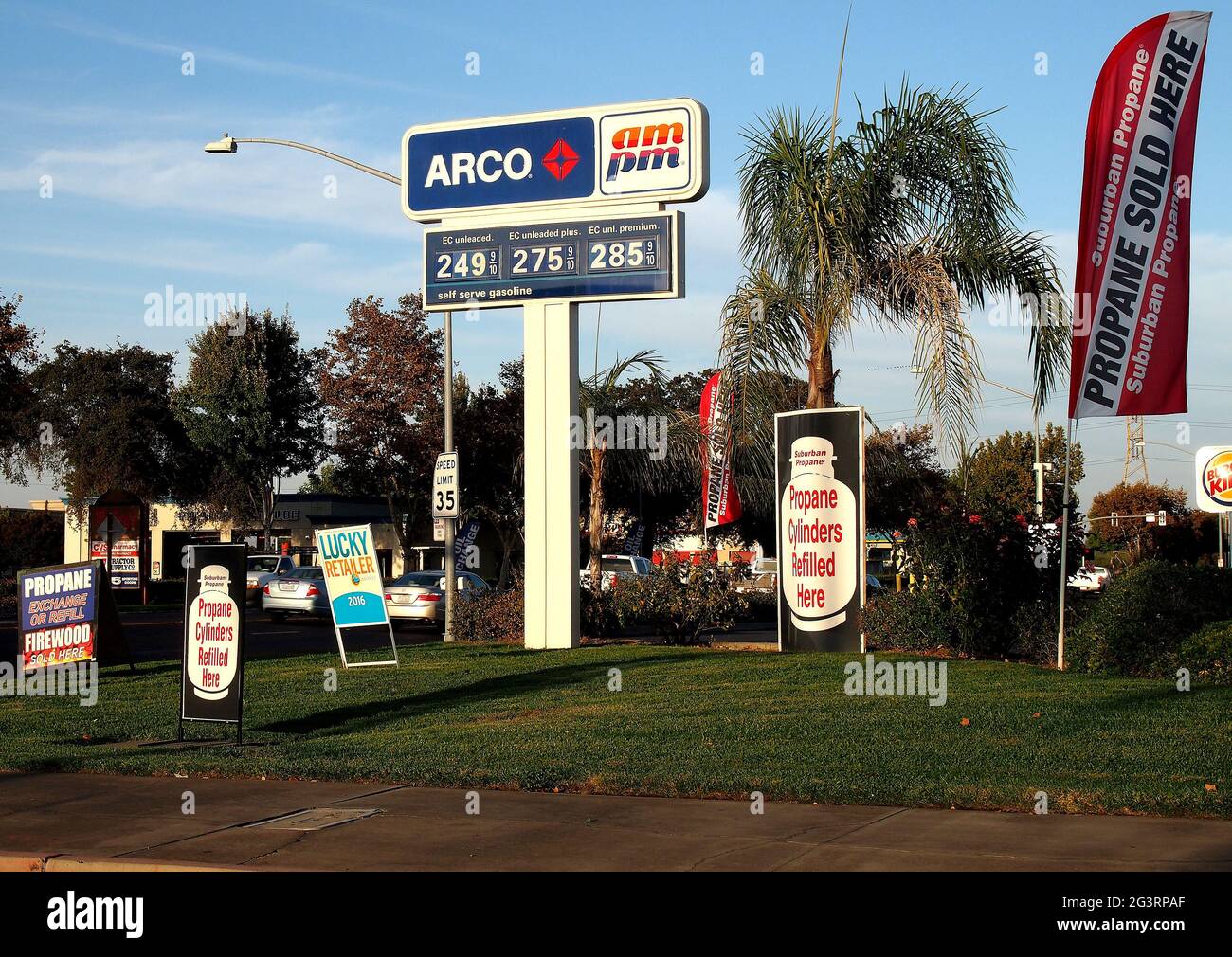 Arco gas station Banque de photographies et d’images à haute résolution ...