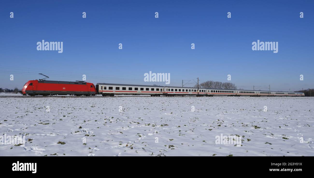 Train neige Banque de photographies et d’images à haute résolution - Alamy