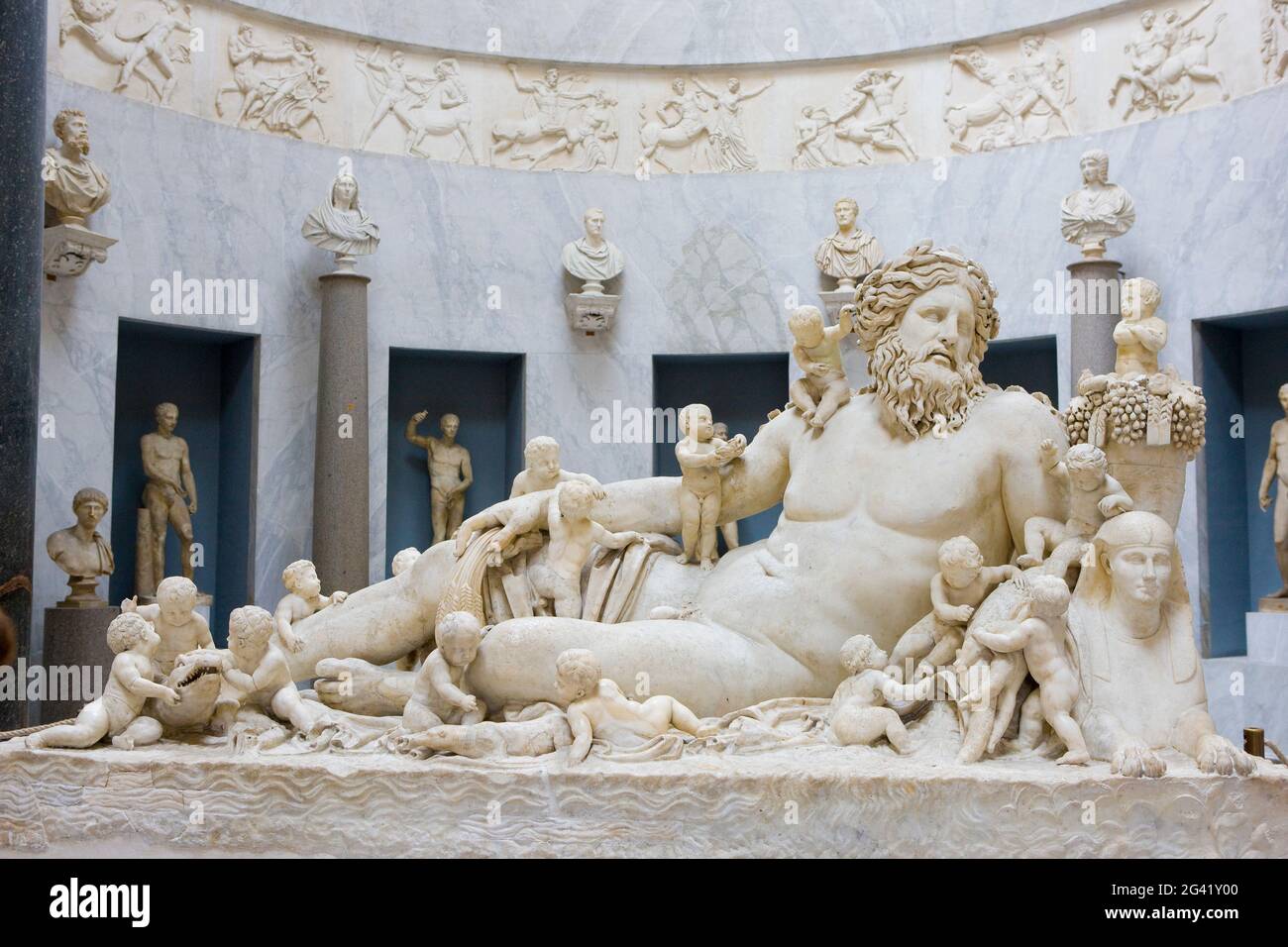 Statue romaine le dieu du fleuve nil Banque de photographies et d ...