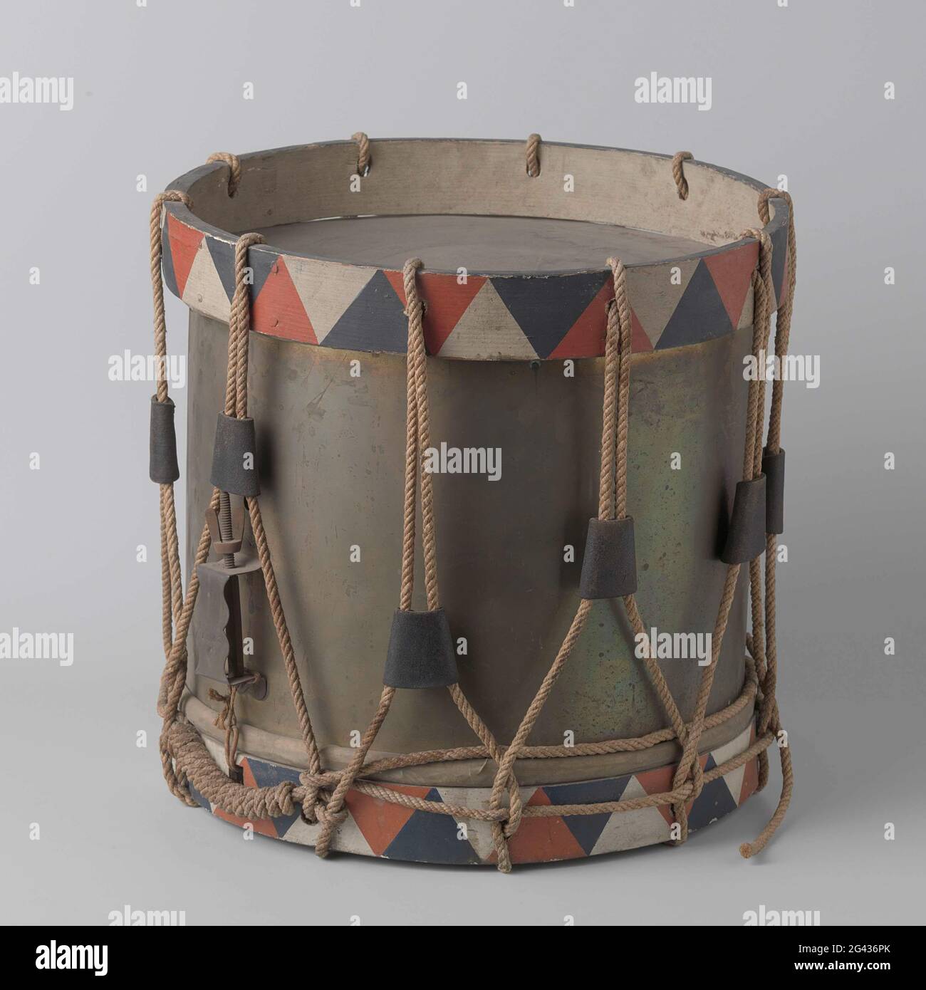 Drom, ancien modèle des arches. Marié de la milice. La chaudière en ...