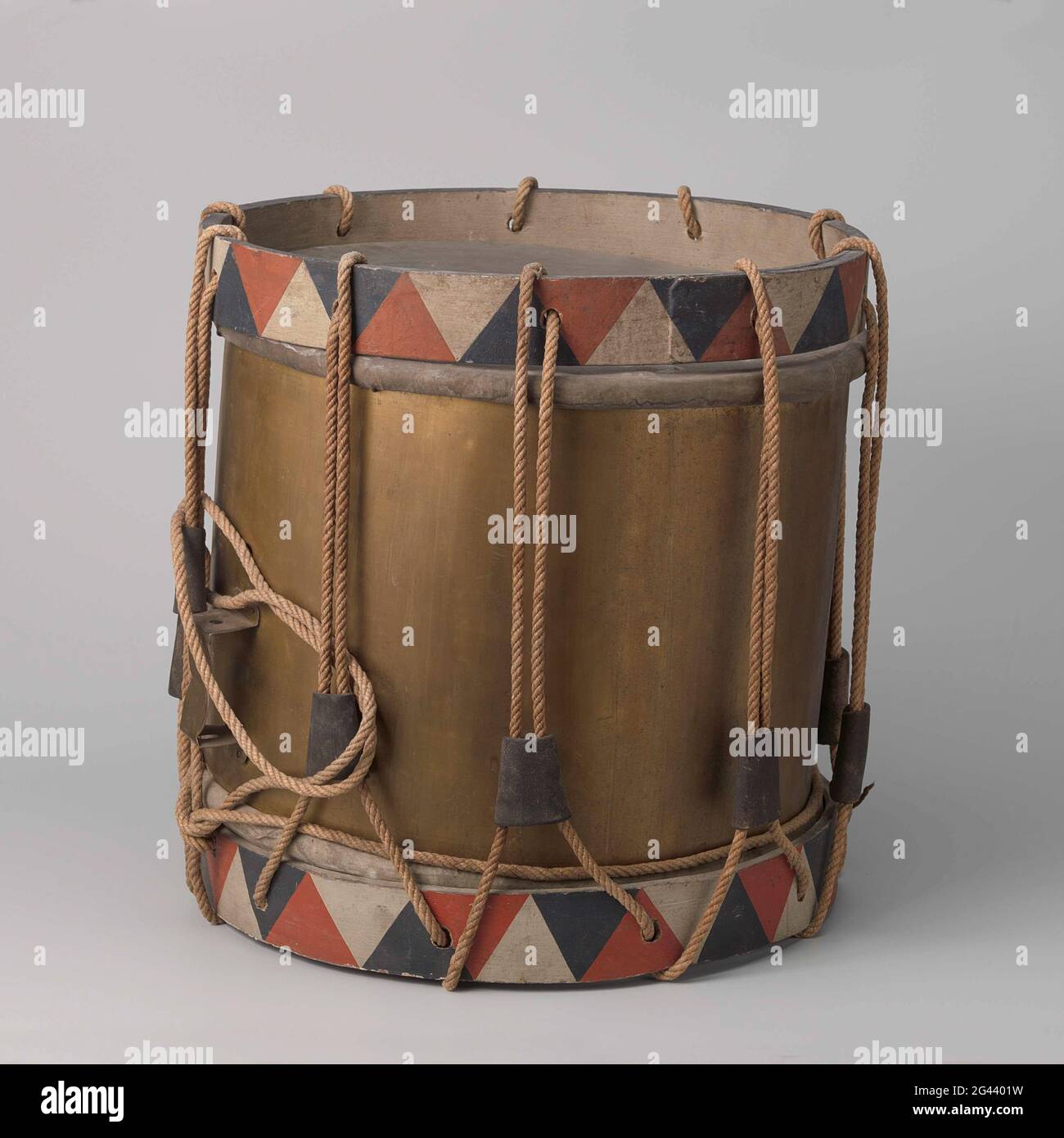 Drom, ancien modèle des arches. Marié de la milice. La chaudière en ...