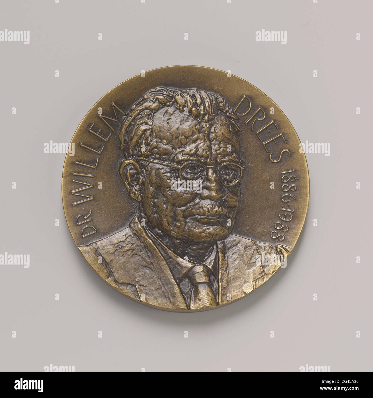 Décès du Dr Death Willem Drees. Médaille de bronze. Avant : portrait de ...