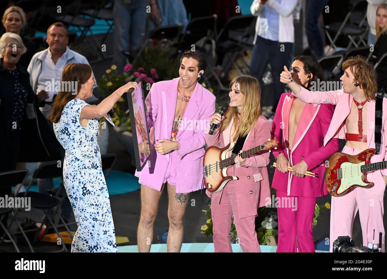 Lotta Engberg avec Damiano David, Victoria de Angelis, Ethan Torchio ...