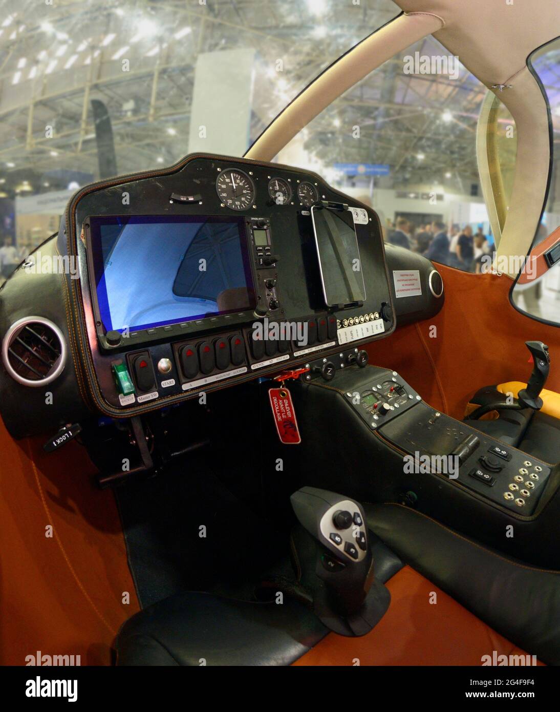 Cockpit d'un tableau de bord d'avion passager léger, volant, sièges ...