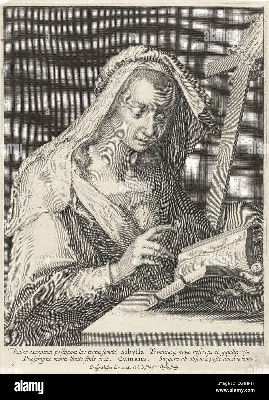 . La Sibille de Cumae est assise à une table et lit un livre. En plus d ...