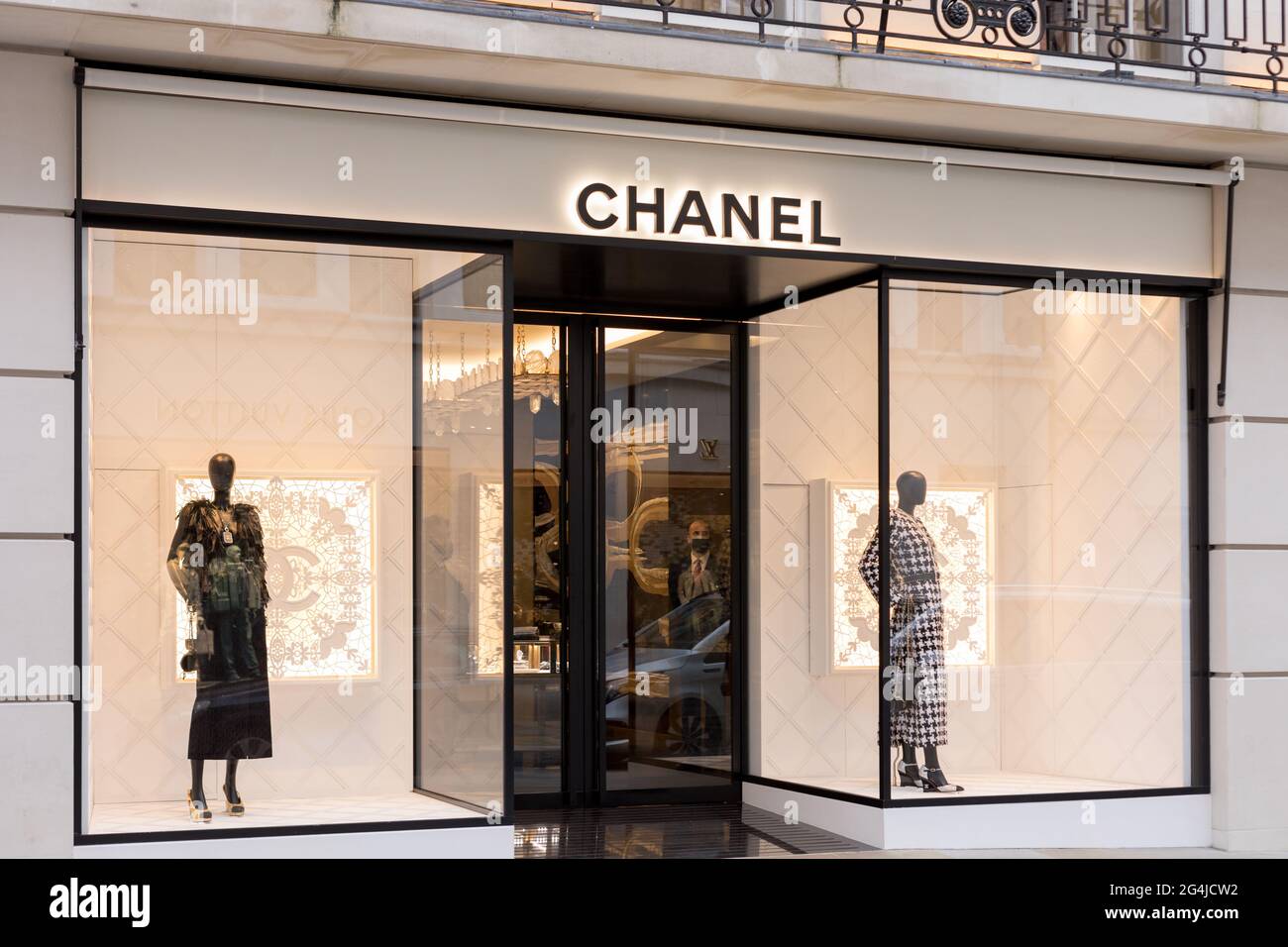 Chanel logo Banque de photographies et d’images à haute résolution - Alamy