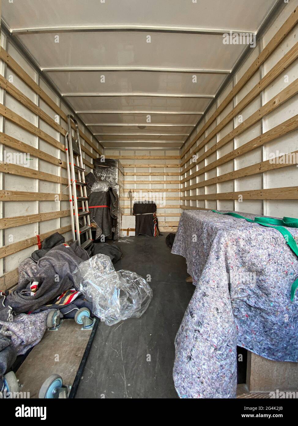 Camions pleins Banque de photographies et d’images à haute résolution ...