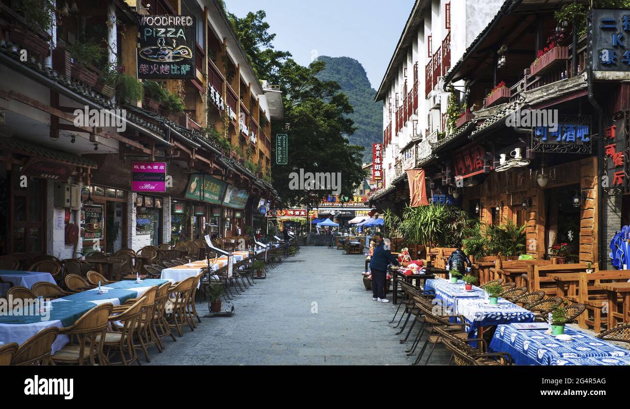 Yangshuo west street guilin guangxi Banque de photographies et d’images ...