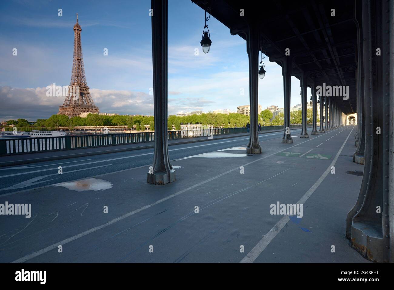 Pont bir hakeim tour eiffel Banque de photographies et d’images à haute résolution - Alamy