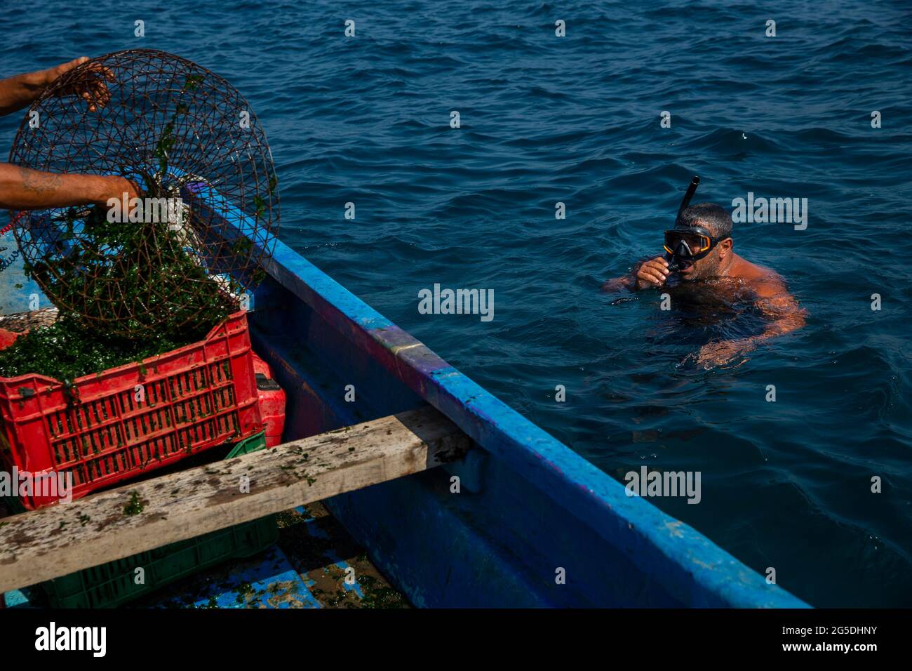 26 juin 2021, Beyrouth, Beyrouth, Liban : le pêcheur Mohammad Itani ...