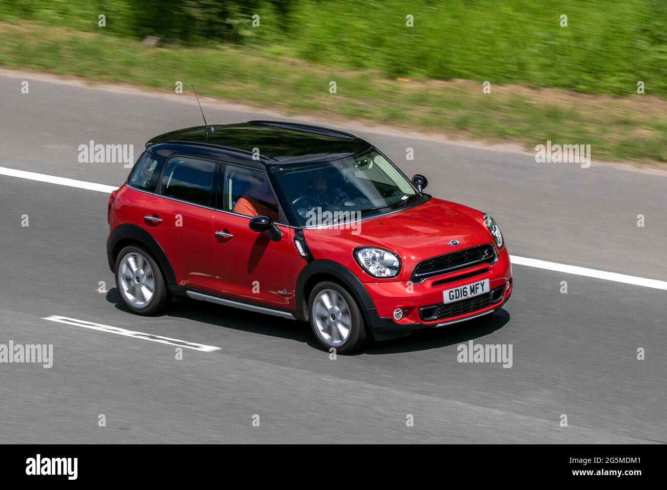 Mini cooper rouge Banque de photographies et d’images à haute ...