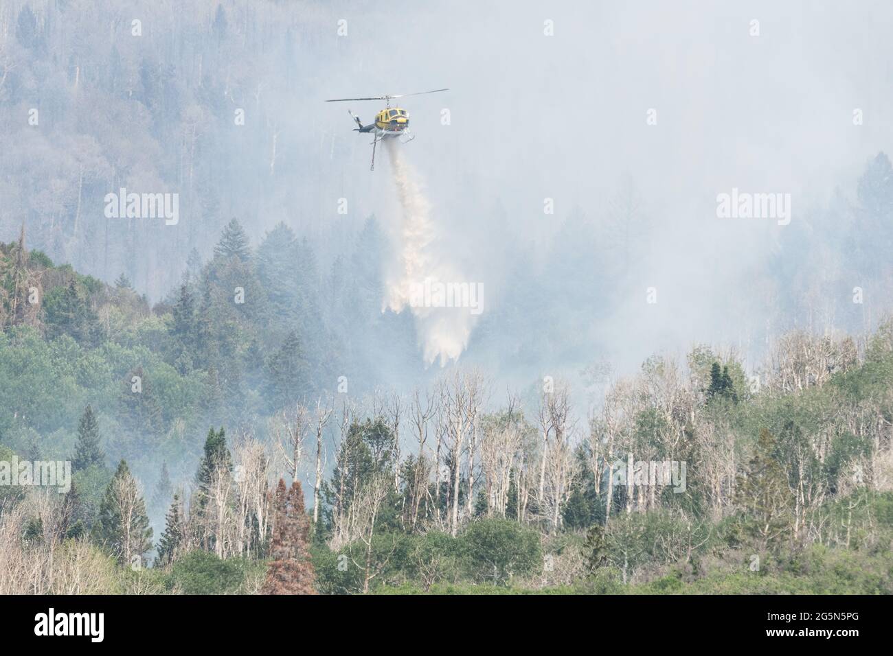 Hélicoptère de pompiers de type i Banque de photographies et d’images à ...