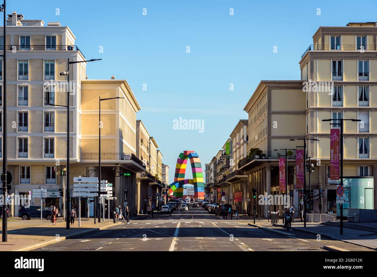 La 'Catène de containers' est une installation d'art composée de deux ...