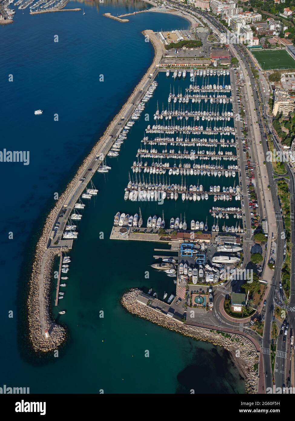 Port of menton garavan Banque de photographies et d’images à haute ...