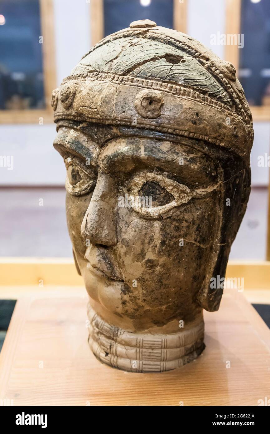 Tête de portrait en argile de Haft tappeh(Haft Tepe), Moyen Elamite ...