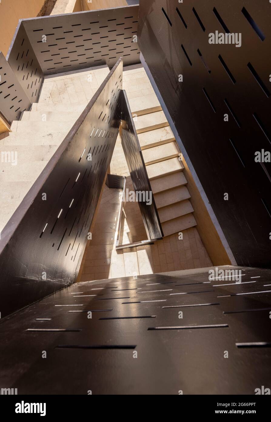 Escalier menant à la salle de prière des femmes, mosquée Abu al Stait ...