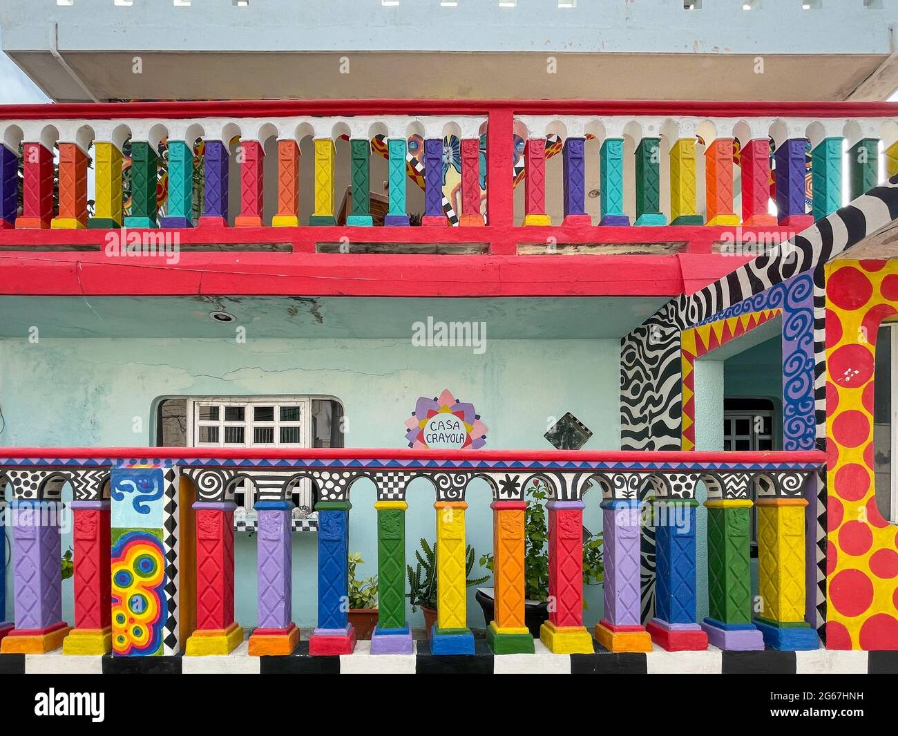 Isla Mujeres, Mexique - 29 mai 2021 : Maison colorée de Crayola (Casa Crayola) aux crayons minic ...