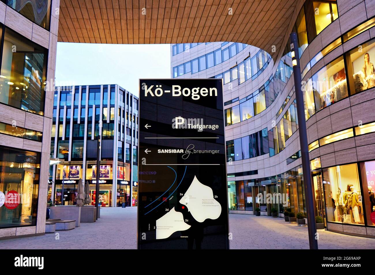 Centre commercial ko bogen Banque de photographies et d’images à haute ...