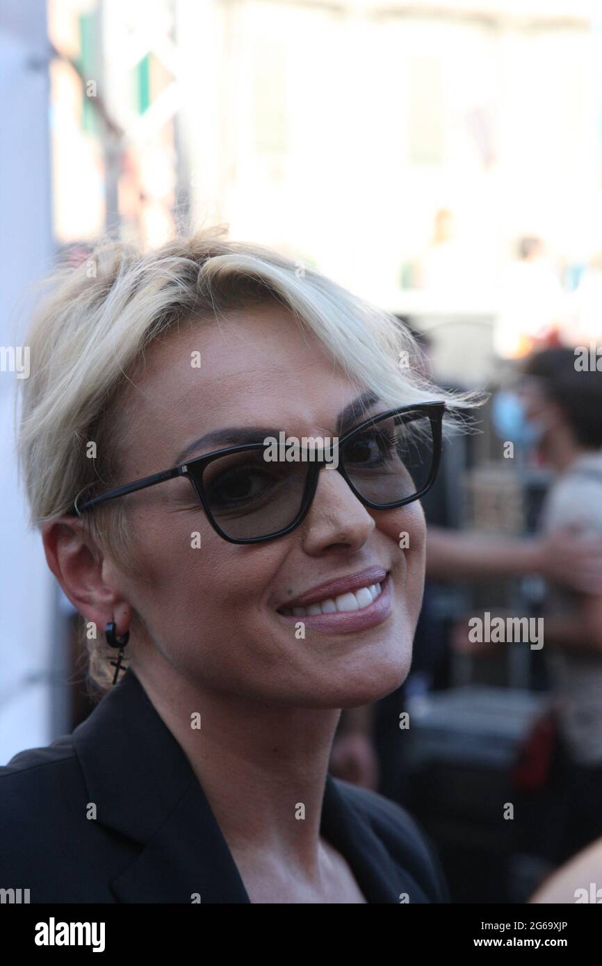 NAPOLI PRIDE 2021, dans Piazza Dante.in photo Francesca Pascale ...