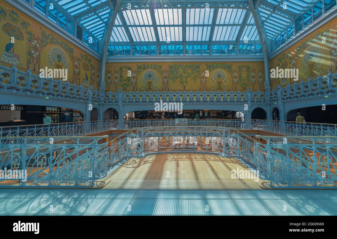 La samaritaine paris intérieur Banque de photographies et d’images à ...