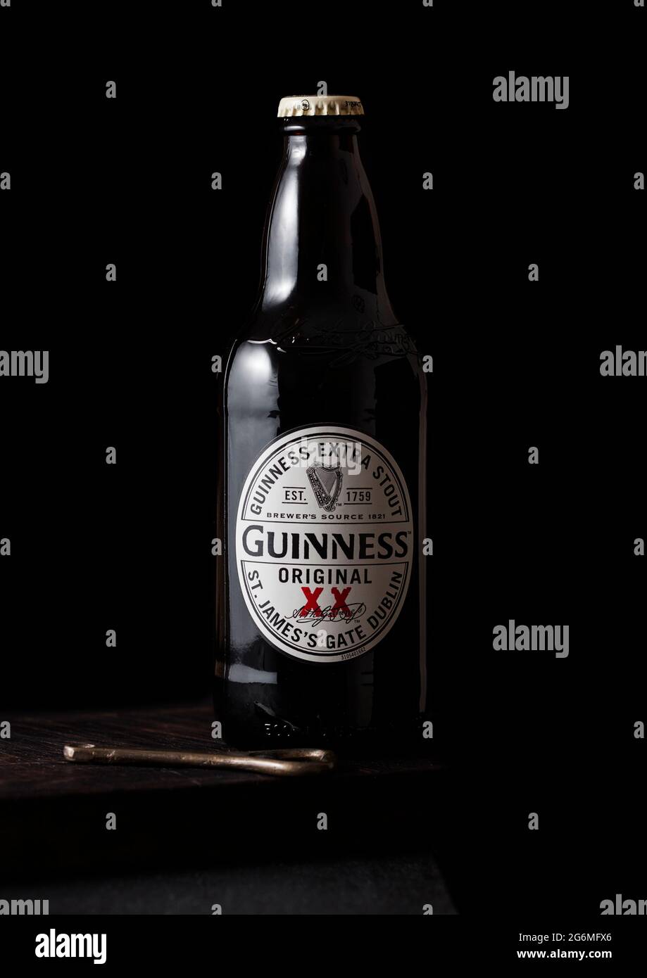 Beer guinness bottle pack Banque de photographies et d’images à haute ...