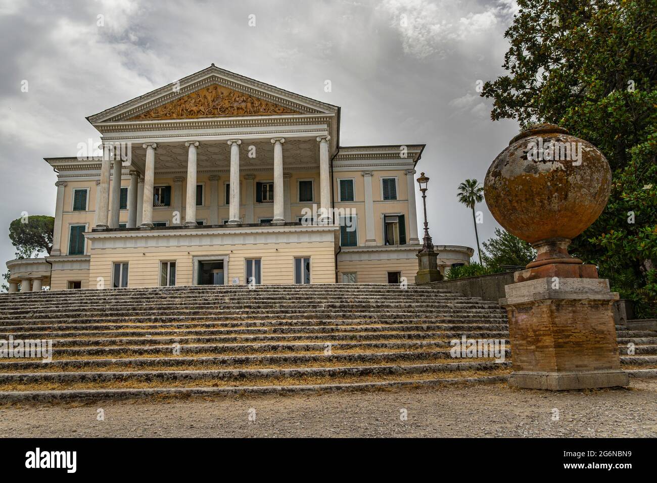 Palazzo torlonia palace Banque de photographies et d’images à haute ...