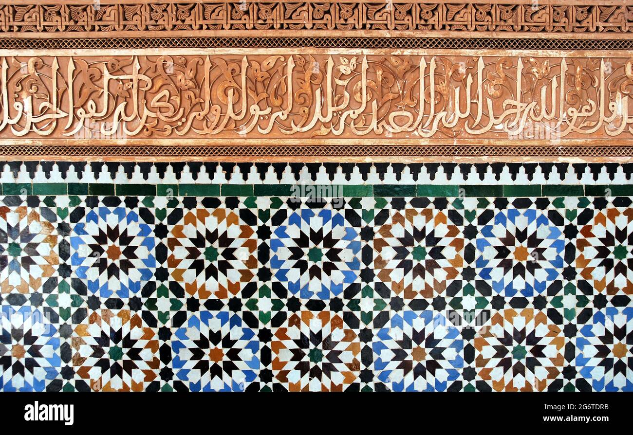 Zellige traditionnel et artisanal (carrelage) au Maroc Photo Stock - Alamy