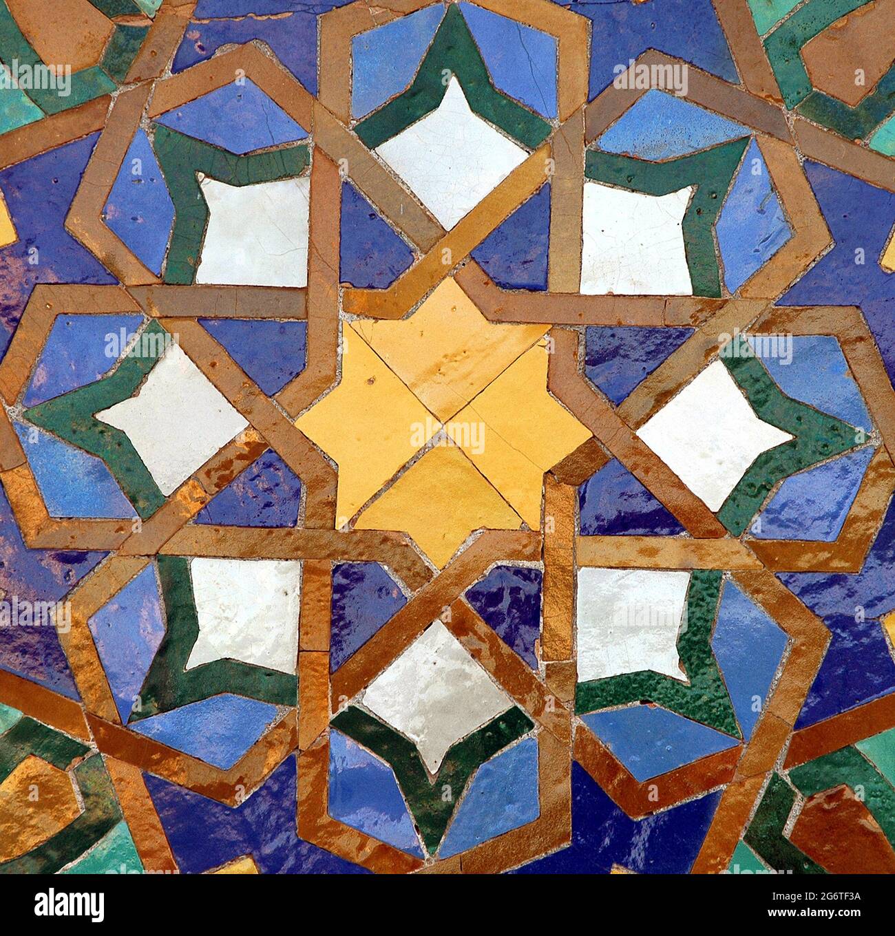 Zellige traditionnel et artisanal (carrelage) au Maroc Photo Stock - Alamy
