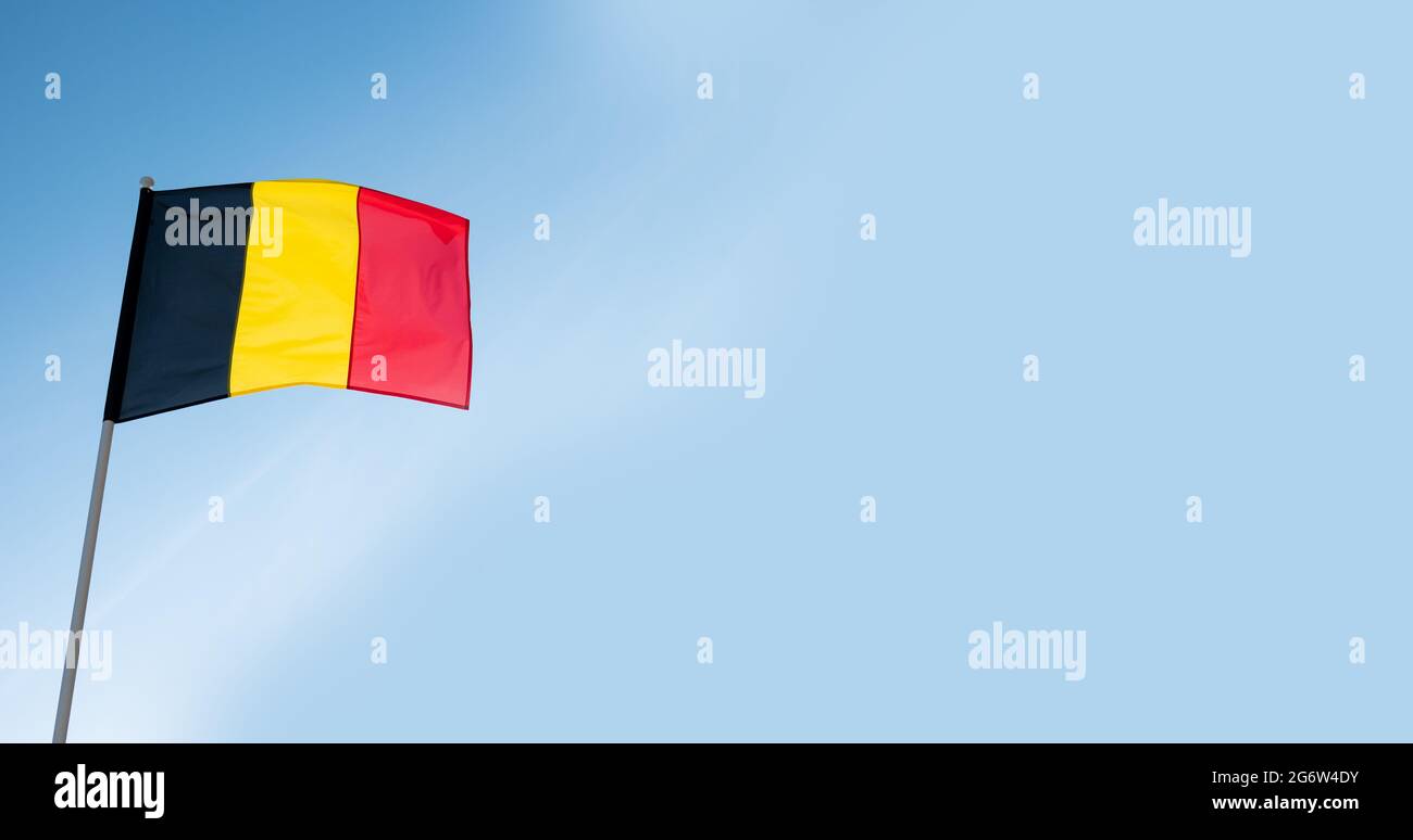 Drapeau belge flottant Banque de photographies et d’images à haute ...