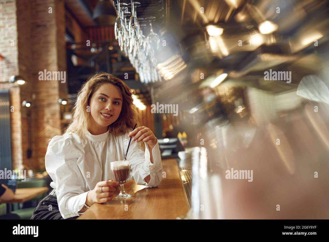 Comptoir de bar Banque de photographies et d’images à haute résolution ...