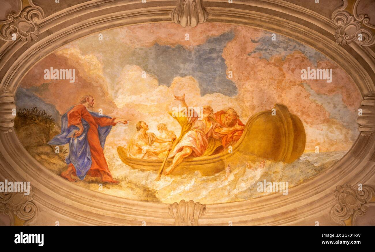 VIENNE, AUSTIRA - JULI 5, 2021: Fresque de la pêche miracle du plafond ...