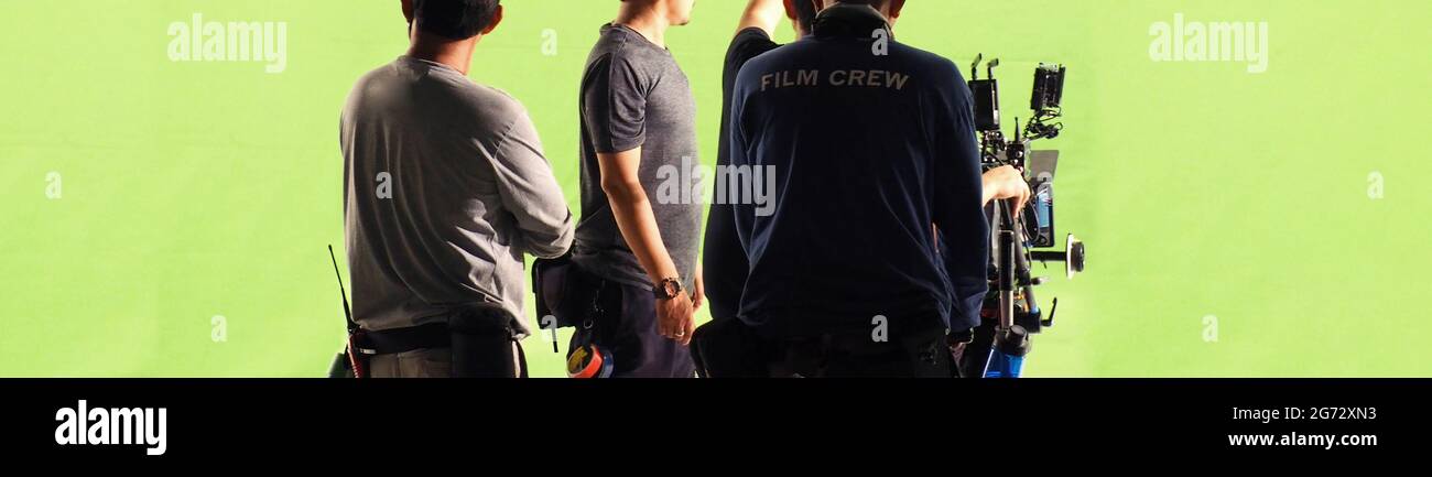 Production de films. Arrière de l'équipe de vidéastes et de tournage ...
