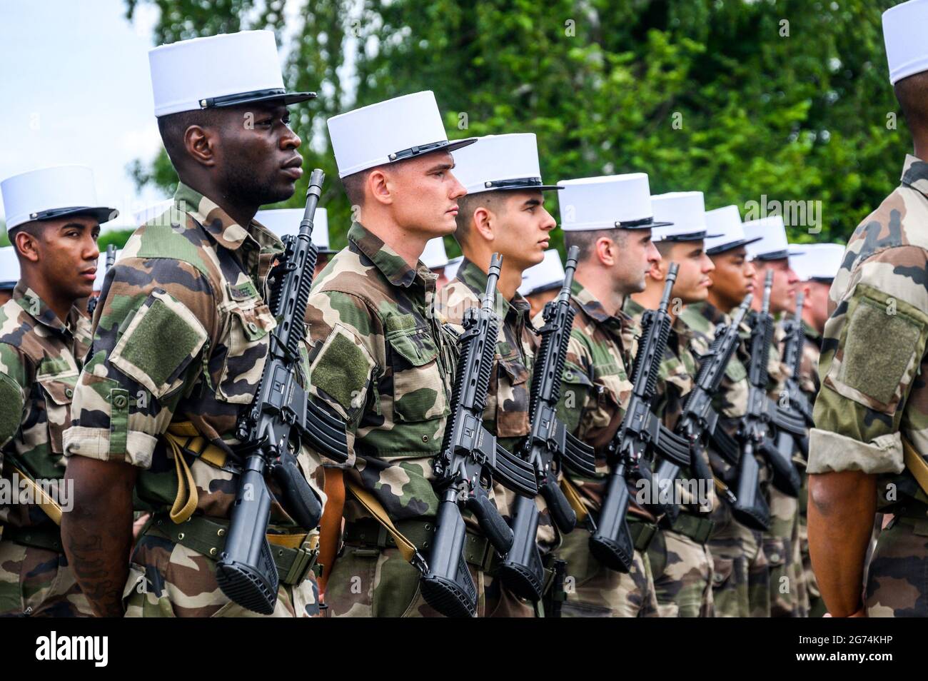 Répétition des différents corps militaires pour le défilé de Satory du ...