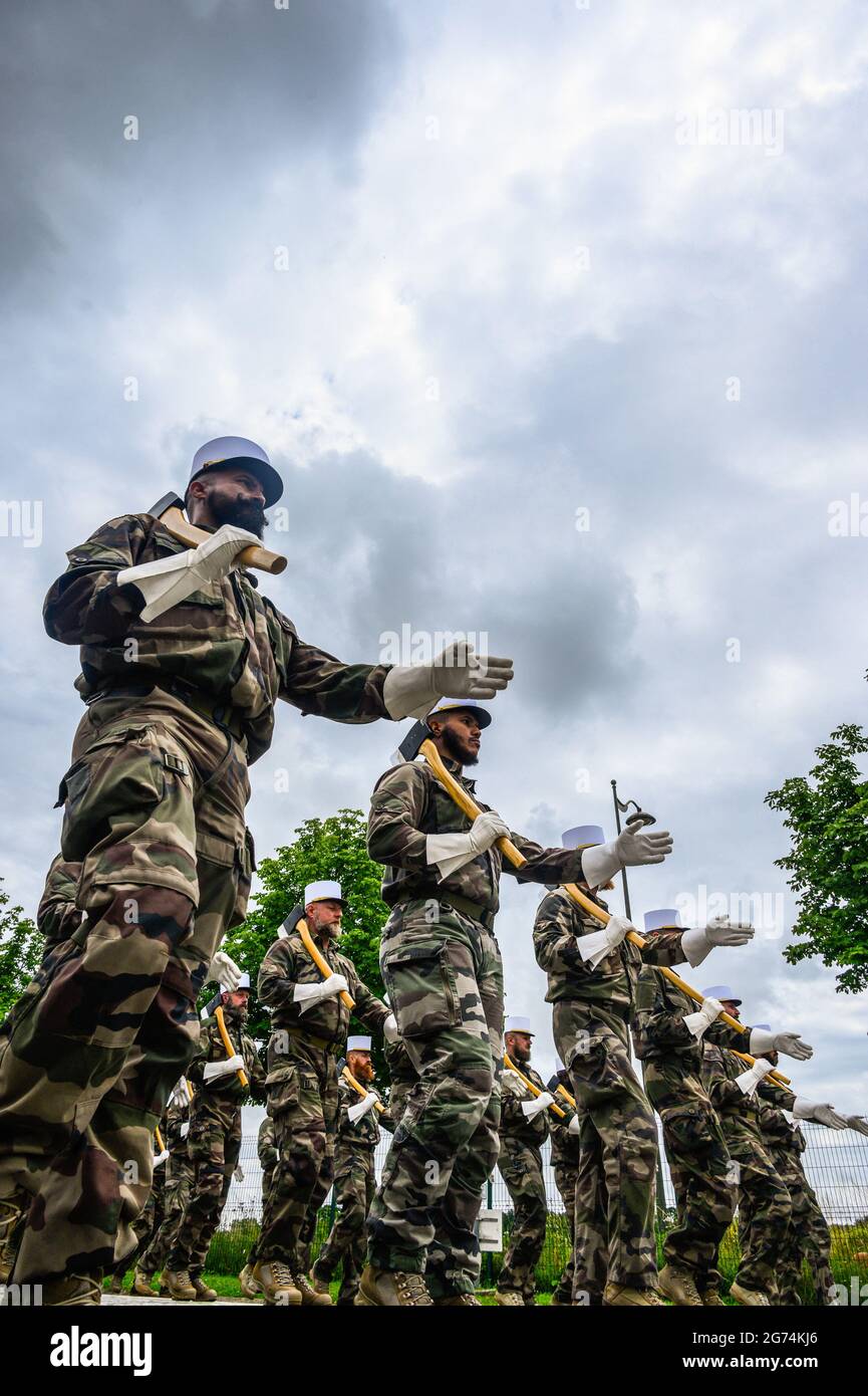 Répétition des différents corps militaires pour le défilé de Satory du ...