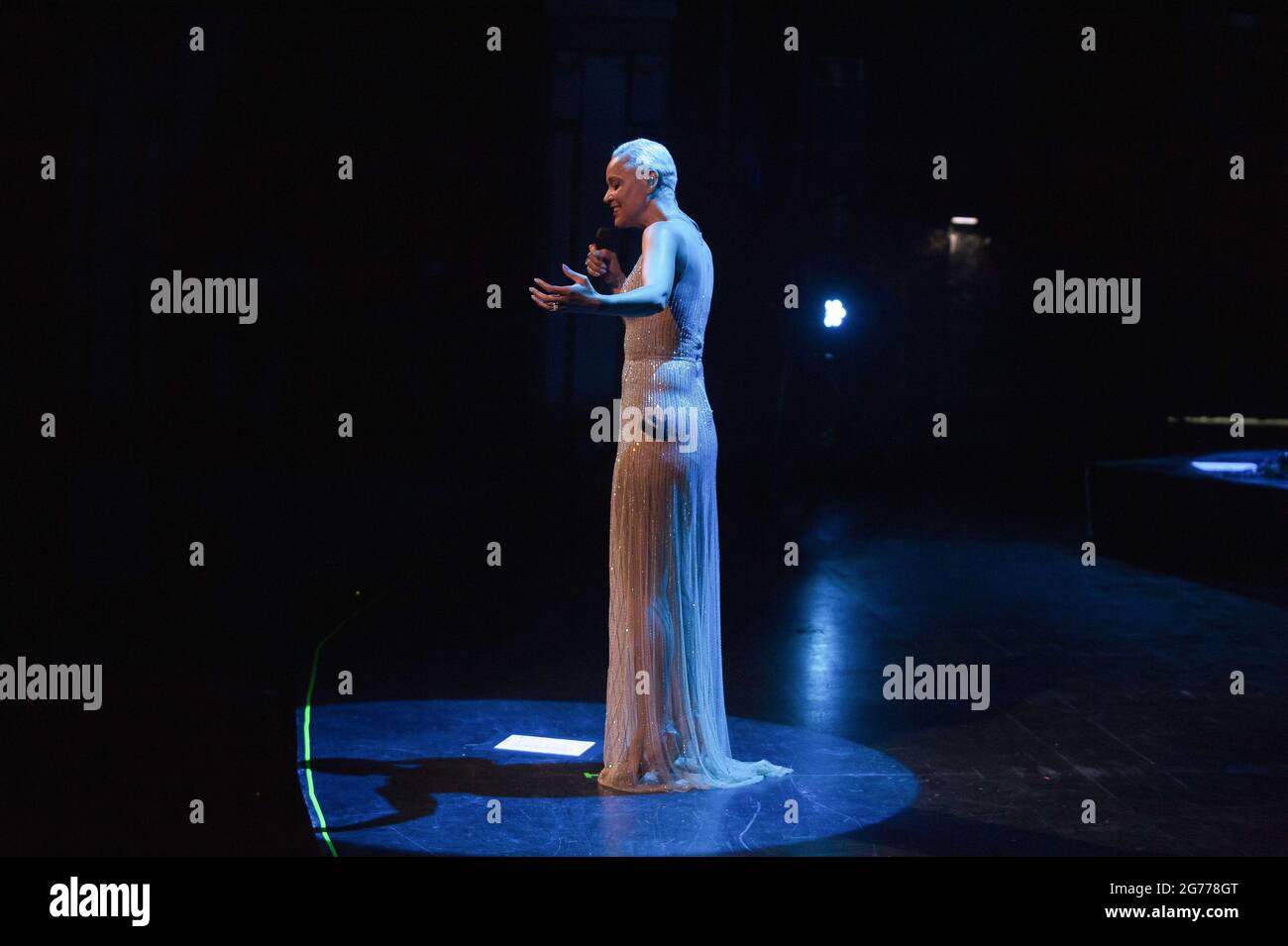 Singer mariza Banque de photographies et d’images à haute résolution ...